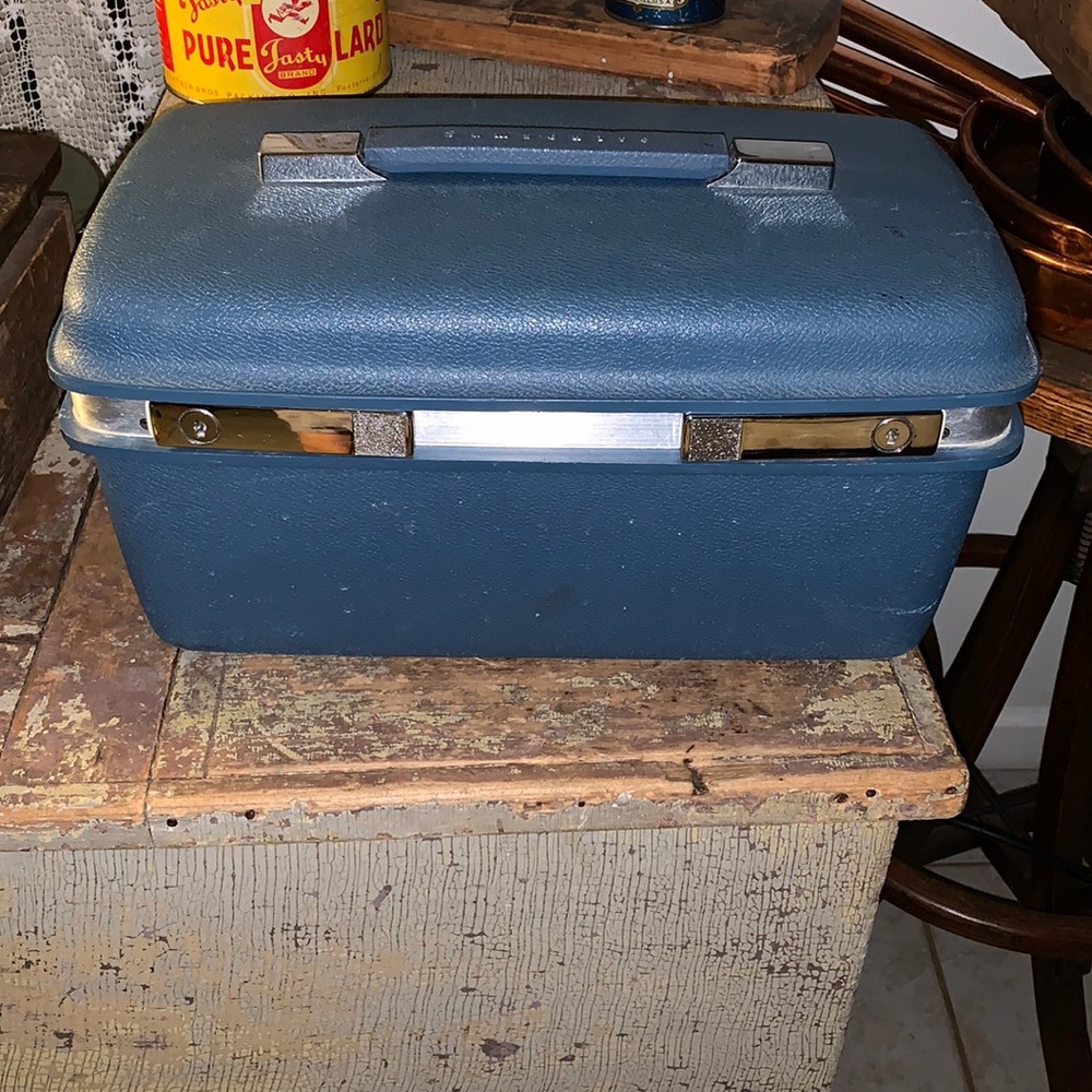 Samsonite “Saturn” Train Case - Gem